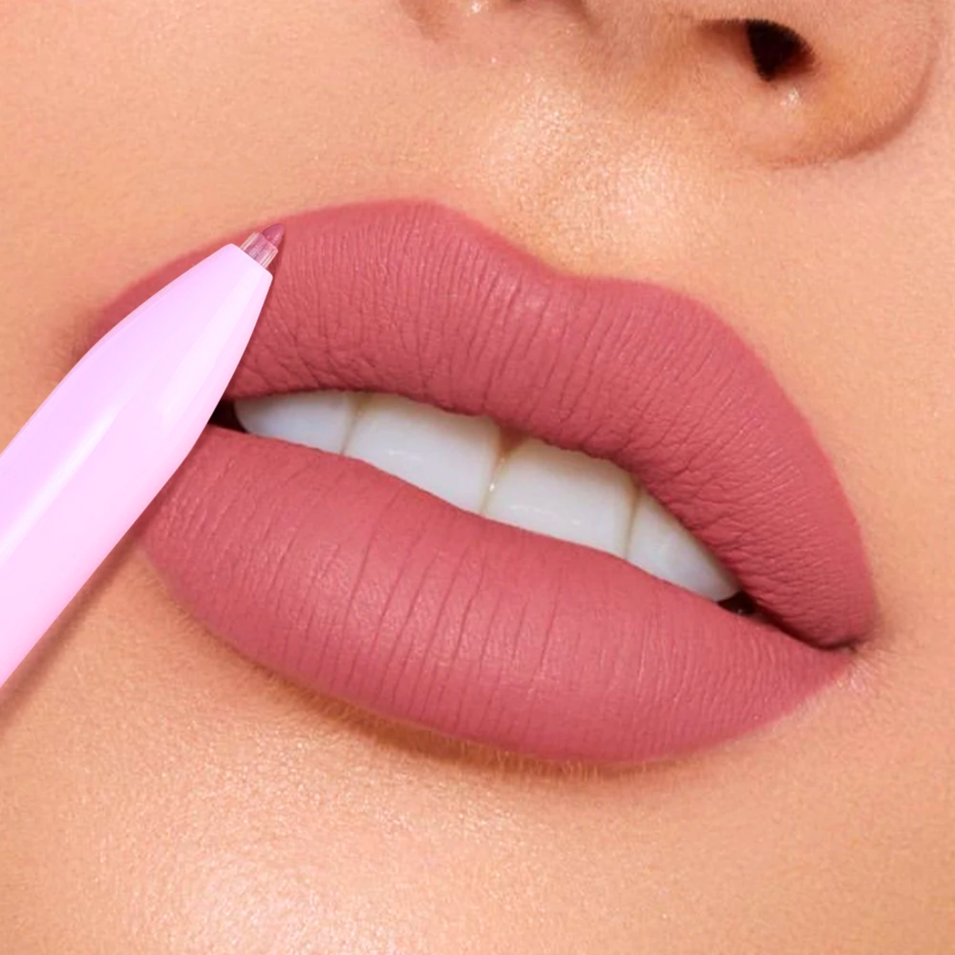 4-in-1 Magic Makeup Pen: The Perfect Beauty Companion